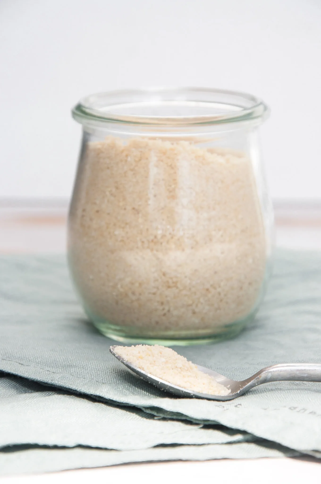 Veganer Parmesan aus Cashews - Elephantastic Vegan
