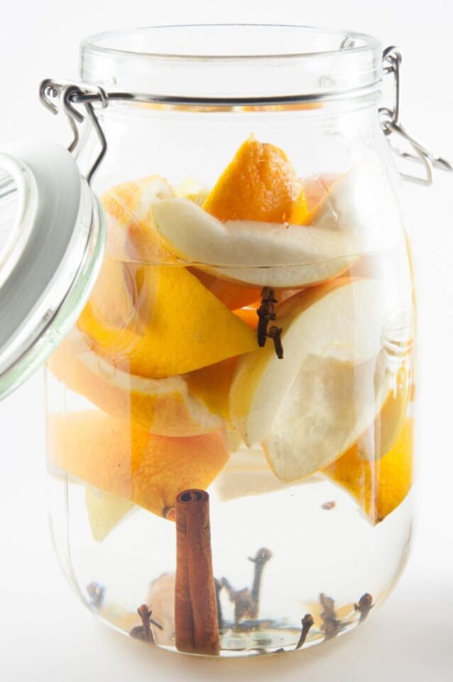 Homemade Christmas Liquor Recipe - the perfect gift | Elephantastic Vegan