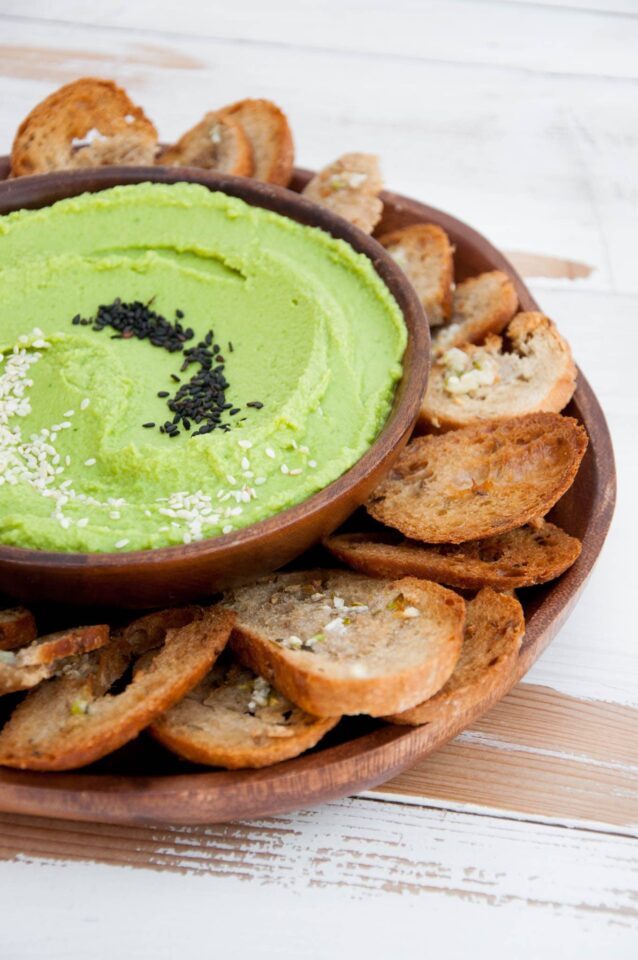 Crispy Bread Chips with Garlic and Herbs Recipe | Elephantastic Vegan