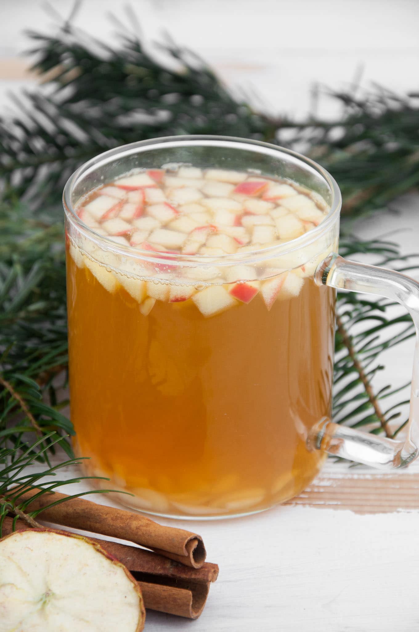 Spiced Russian Apple Punch Recipe | Elephantastic Vegan