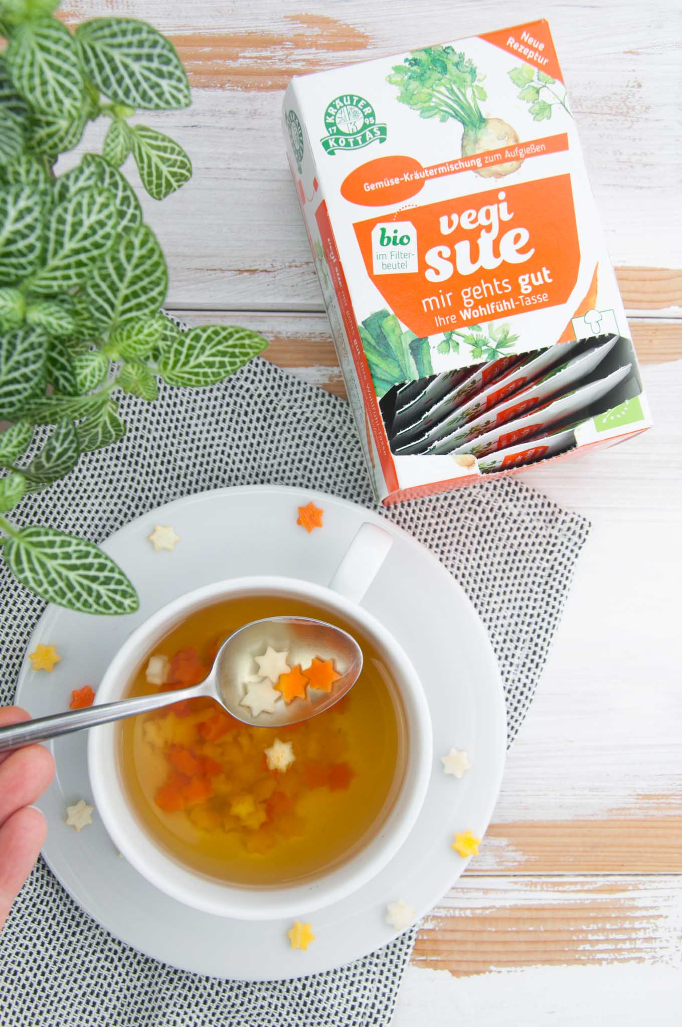 Bunte Gemüse-Sternchen-Suppe Rezept | Elephantastic Vegan