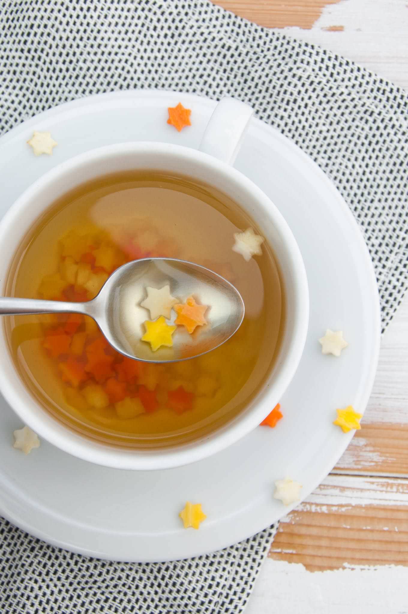 Bunte Gemüse-Sternchen-Suppe Rezept | Elephantastic Vegan