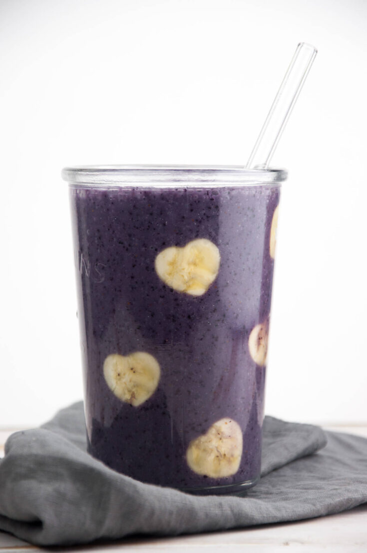 Healthy Blueberry Smoothie Recipe (4 Ingredients) | Elephantastic Vegan