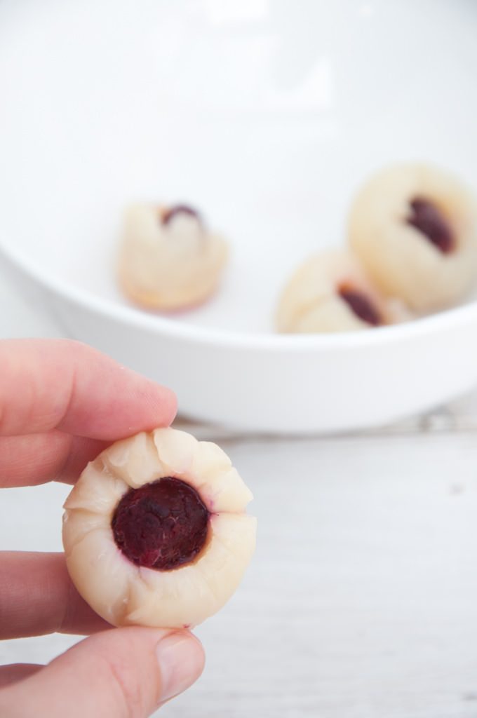 Spooky Halloween Eyeball Cocktail Recipe | Elephantastic Vegan