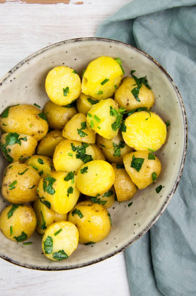 Buttery Parsley Potatoes - Elephantastic Vegan